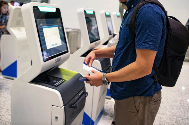 Hướng dẫn làm thủ tục tại kiosk check-in hãng hàng không China Southern ...